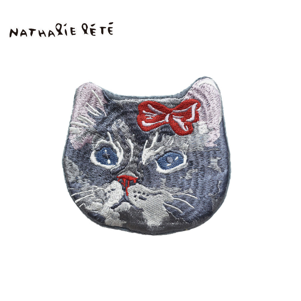 ナタリーレテの猫顔ポーチ Embroidered cat face pouch Gray cat 動物保護プロジェクト – quote
